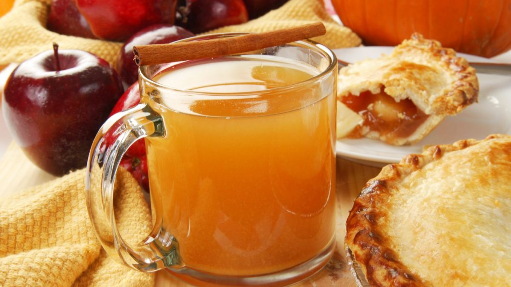 Uthulla e Ngrohtë e Mollës me Kanellë - Pija e Shijshme e Mbrëmjes ...