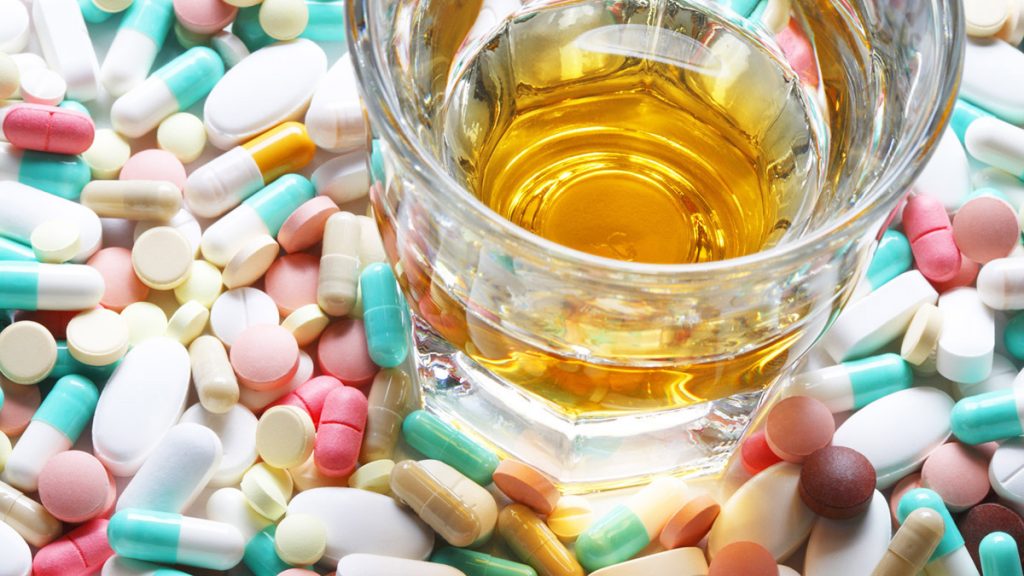 Alkooli Dhe Antibiotikët - Zbuloni Çfarë Ndodh Nëse Përzihen Bashkë ...