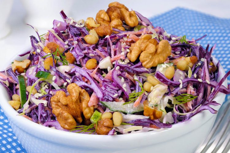 Sallatë me Lakër të Kuqe dhe Arra - Mrekulli për Shijen dhe Shëndetin ...