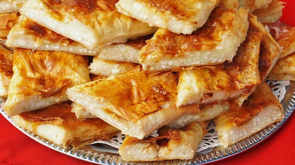 Byrek me Kos, Vezë dhe Petë të Pjekura - Shije Fantastike - AgroWeb