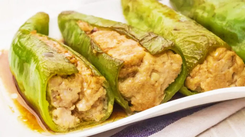 Speca të Mbushura me Fërgesë - Kombinim i Shijes së Përsosur - AgroWeb