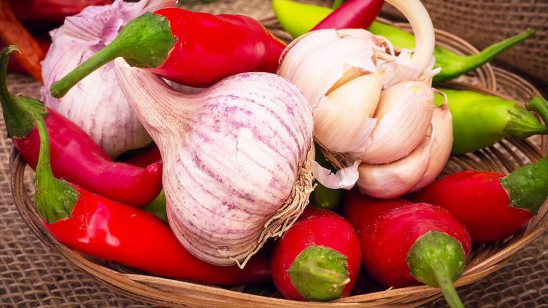 Salca Plot Shije me Hudhra, Vaj Ulliri e Limon – Mësoni si Përgatitet ...