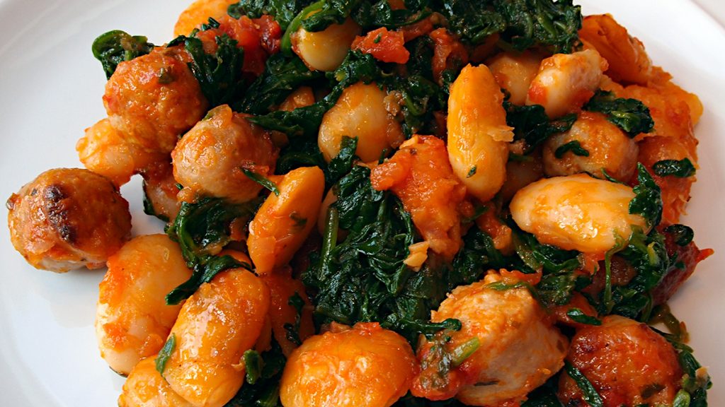 Tavë me Fasule Pllaqi dhe Spinaq - Receta e Thjeshtë Plot Vlera - AgroWeb