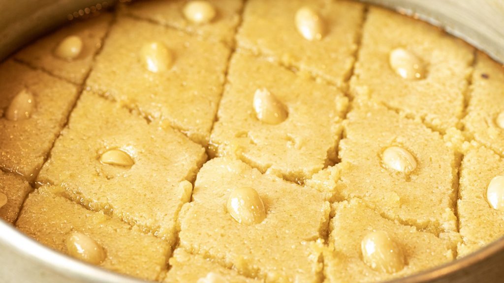 Si të Përgatisni Recetën e Revanisë me Niseshte - AgroWeb