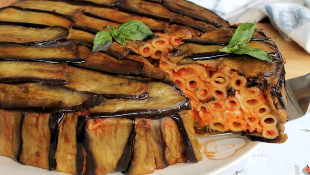 Pastiço me Patëllxhanë dhe Salcë Domatesh – Receta që S'duhet të ...