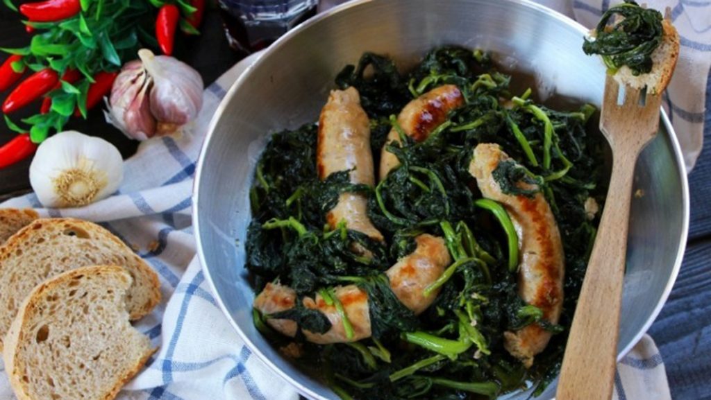 Salsiçe të Freskëta dhe Çikore të Tiganisura – Veçantia e Tryezës Tuaj ...