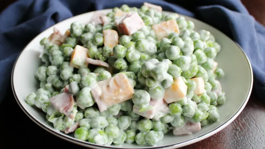 Çfarë të Konsumoni në Verë? Sallatë të Ftohtë me Bizele dhe Kos - AgroWeb