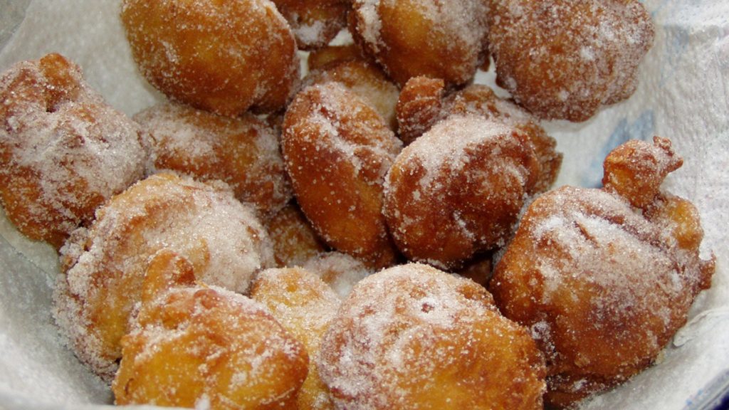 Petulla Me Oriz Dhe Mollë - Të Veçantat e Mëngjeseve Të Festave - AgroWeb