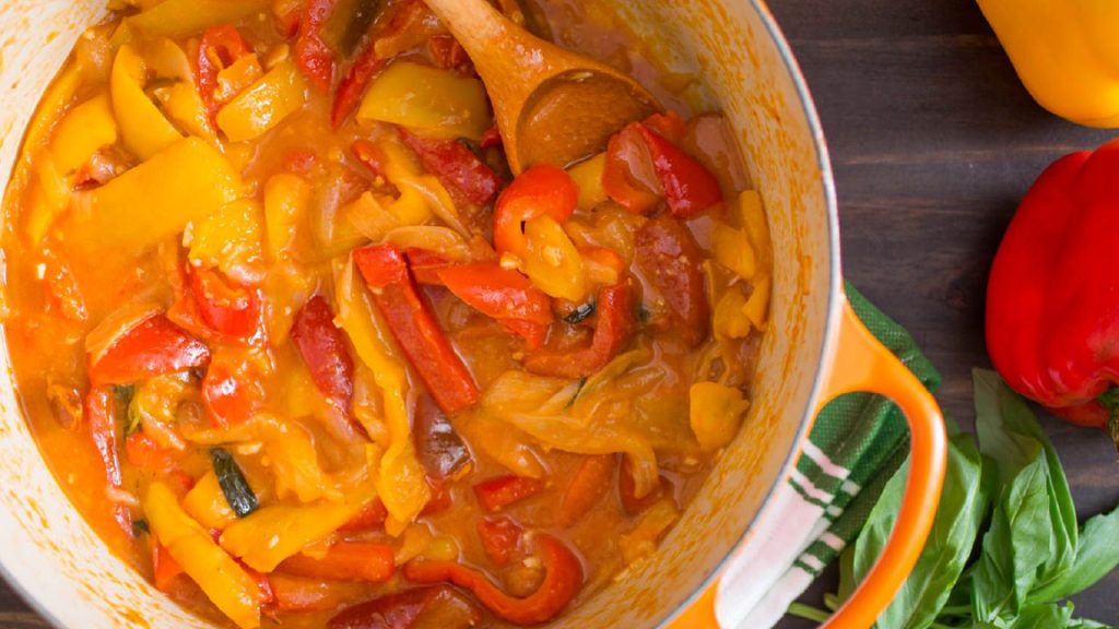 Fërgesë me Speca dhe Qepë - AgroWeb