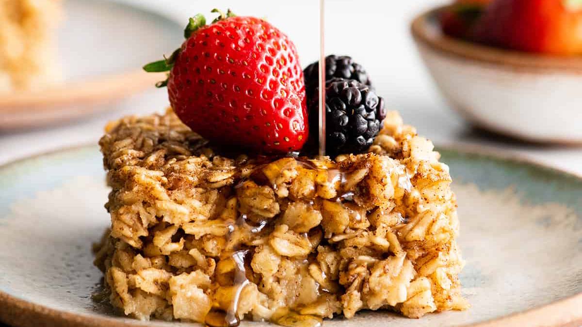 Tërshërë E Pjekur Me Banane, Rrush Të Thatë Dhe Arra - AgroWeb