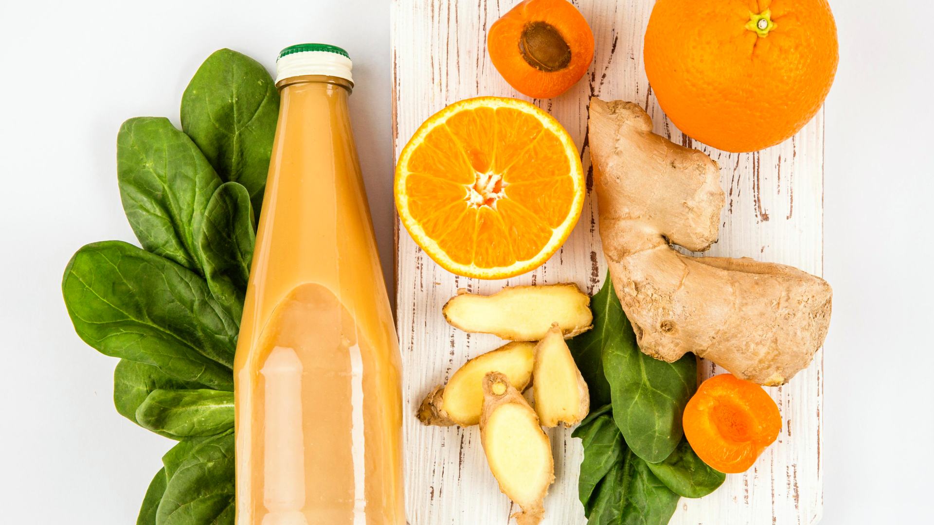 5 Lëngjet Natyrale që Ndihmojnë në Ngadalësimin e Plakjes - AgroWeb